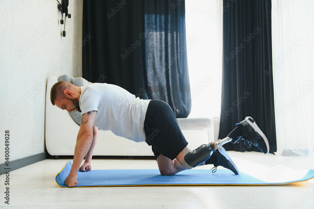 Zdjęcie bez tantiem: Man amputee with prosthetic leg disability on ...