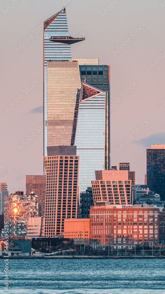New York, USA: Manhattan skyline with the Edge Observation deck at ...