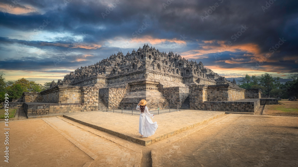 Foto Borobudur Temple at Yogyakarta Java Indonesia. The largest temple ...
