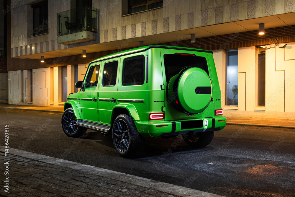 Foto de Stock Mercedes-AMG G63 W456 luxury SUV green 2025 new detail ...