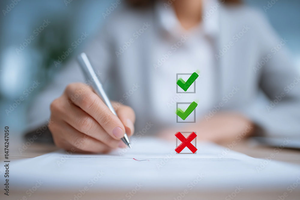 Foto Hand with pen marks completed and failed tasks in to-do list on ...