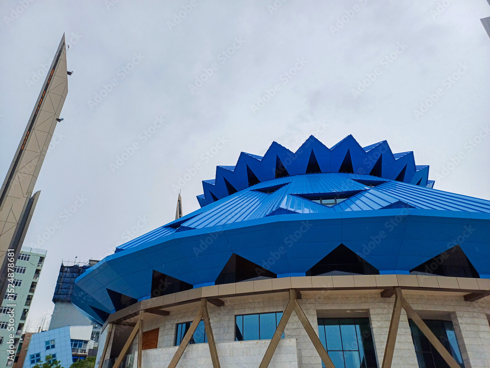 Стоковое фото «King Salman Mosque in Malé, with its vibrant blue, star ...