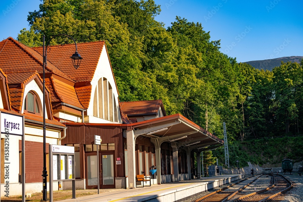 Foto de Stock Karpacz, Dolny Śląsk, Polska, 14.06.2025 r. Dworzec ...