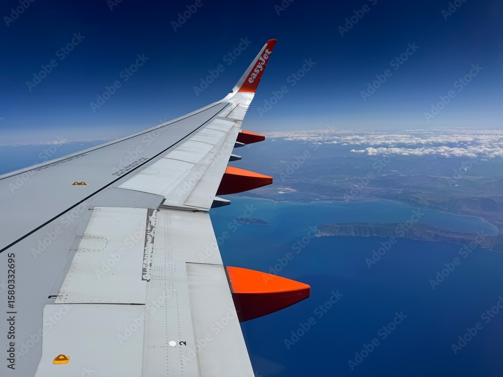 Easyjet A321 survol Mykonos Stock Photo | Adobe Stock