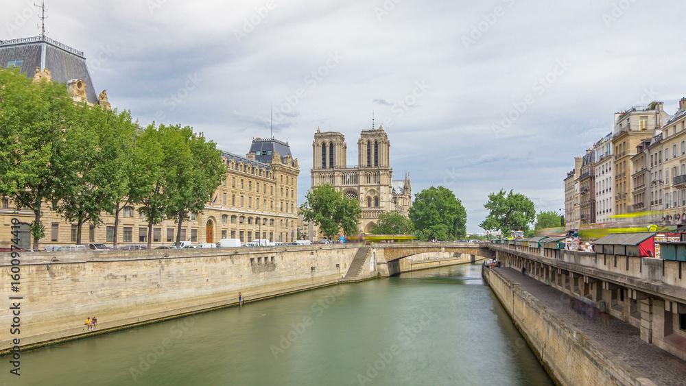 Stock-Foto „Notre Dame de Paris and Seine timelapse hyperlapse is the ...