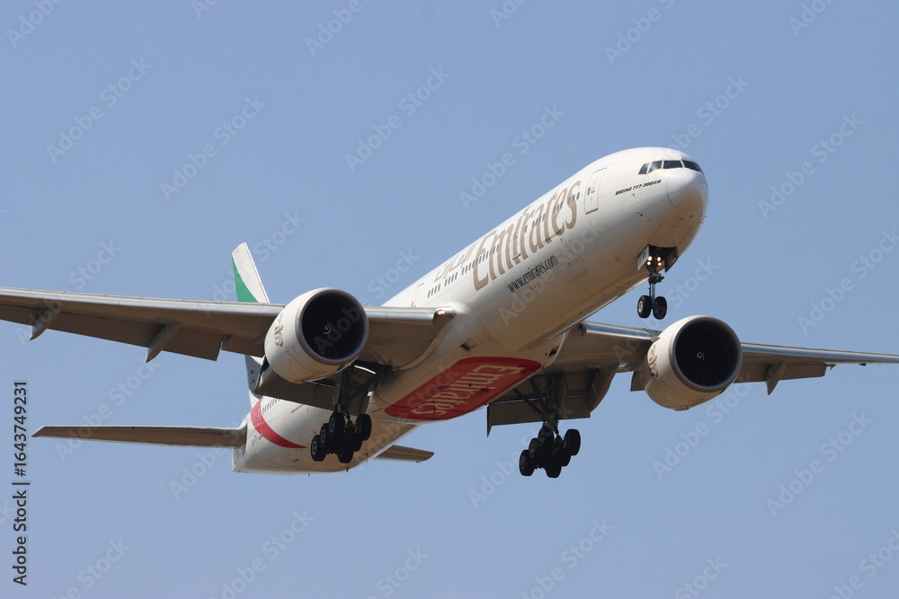 Foto de Stock A6-EPI, Emirates Airlines, Boeing 777-300ER, on final ...
