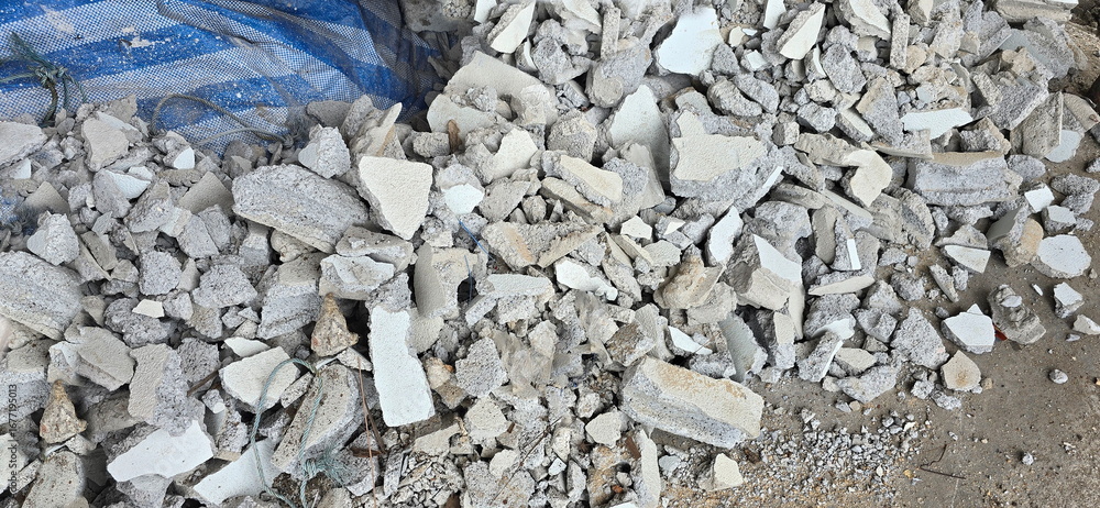 Foto de Stock Scrap materials. Breaking down walls of old buildings ...