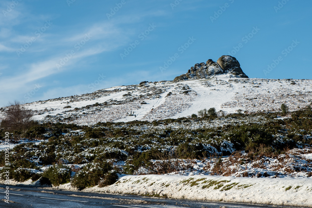 Haytor, Dartmoor national parkland. Devon's Tourist hotspot and iconic ...