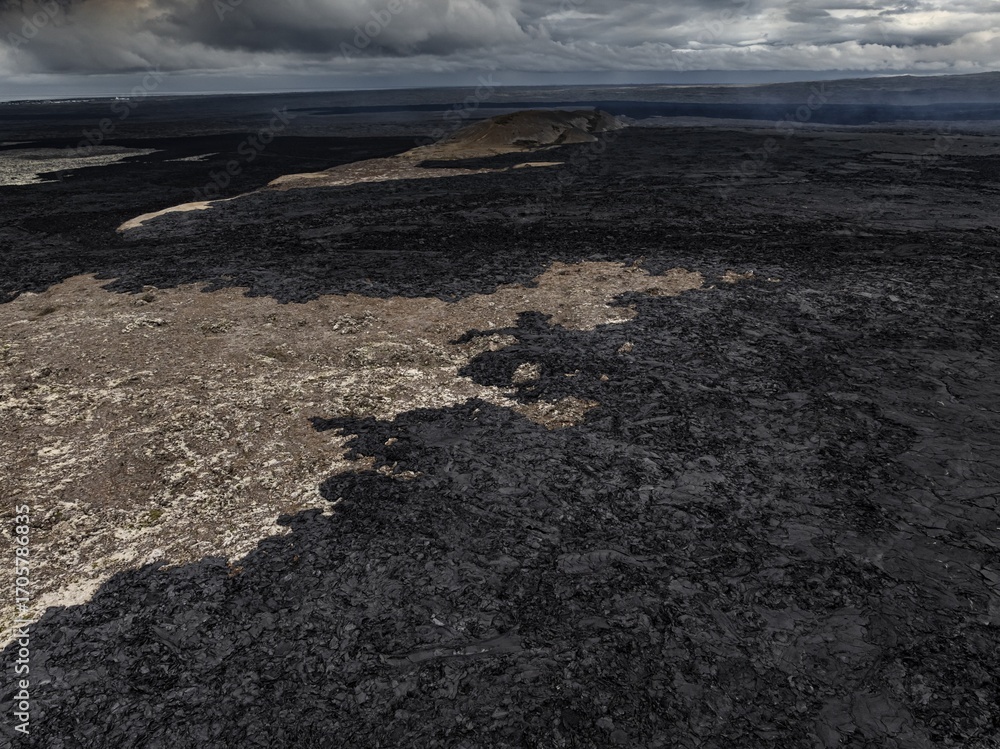 Lava, lava field, ash cloud, volcanic eruption, Sundhnúkur crater chain ...