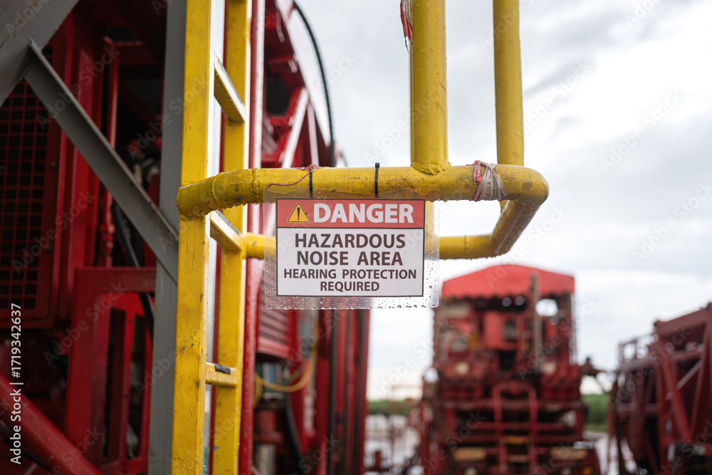 High noise working area warning, required to wear hearing protection ...