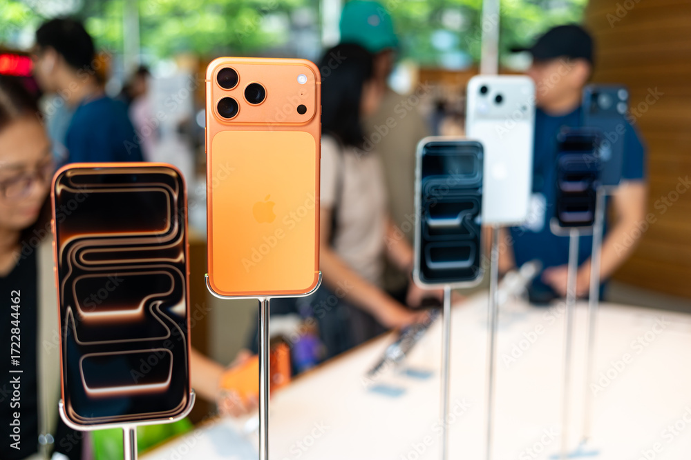 Presentation of the new Apple iPhone 17 Pro max inside an Apple store ...