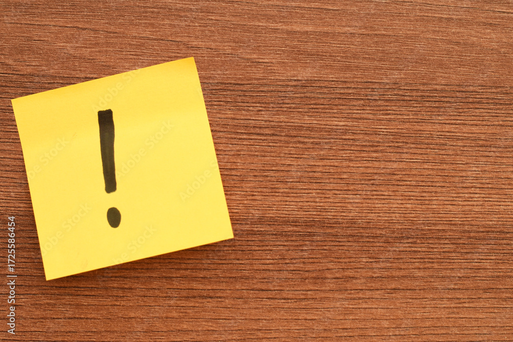 Stock-Foto „Exclamation Mark Sticky Note. Yellow sticky note with black ...