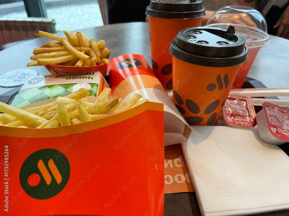 Zdjęcie bez tantiem: Tray with fast food Russian McDonalds Restaurant ...