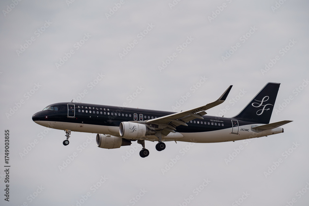 スターフライヤー Star Flyer SFJ Airbus A320 airliner Stock Photo | Adobe Stock