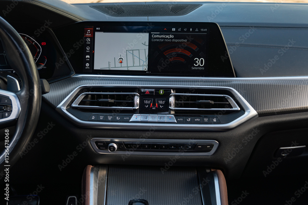 BMW X6 center console, iDrive controller and infotainment screen ...
