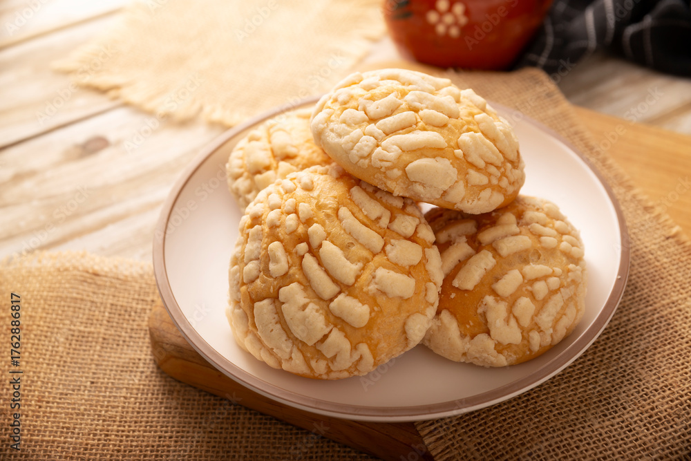 Conchas bread. Mexican sweet bread with seashell shape, Usually eaten ...