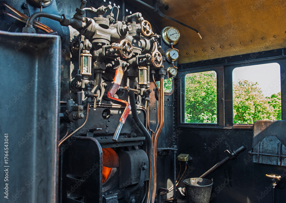Foto de Stock Valves and controls in engine of old heritage steam train ...
