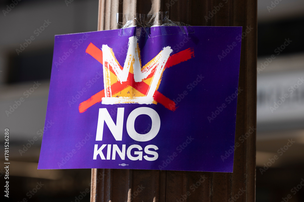 Foto de Stock Los Angeles, California, USA - October 18, 2025: A "No ...