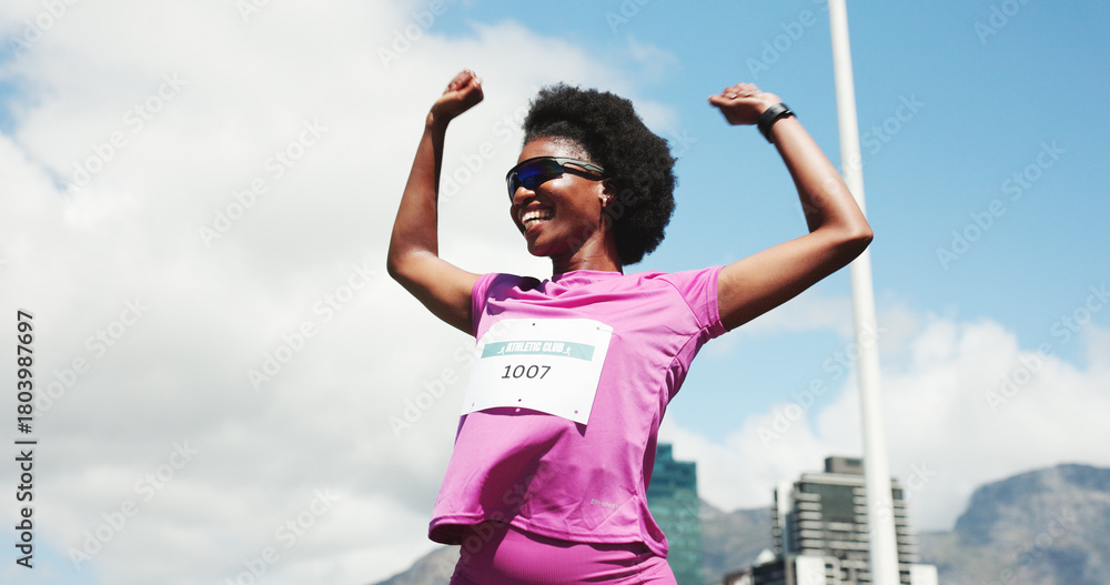 Foto Black woman, marathon and celebration with winning at finish line with low angle, goals and ...