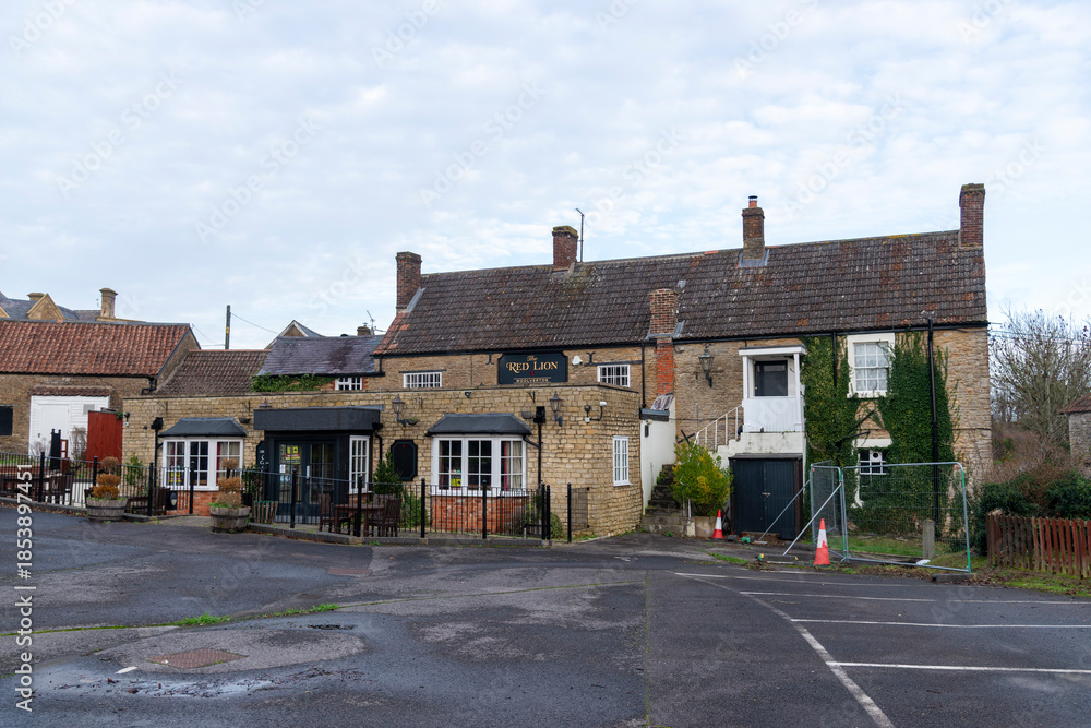 Photo Stock Woolverton,Wiltshire,UK, 16th December 2025 - .The Red lion ...