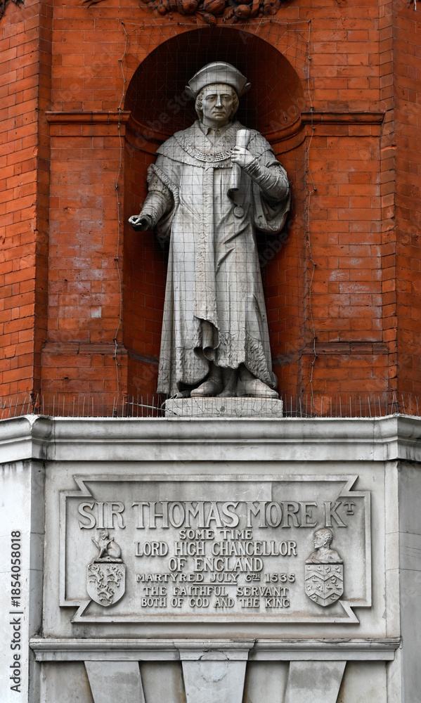 Stock-Foto „LONDON, UK - NOVEMBER 11, 2025: Statue of Sir Thomas Moore ...