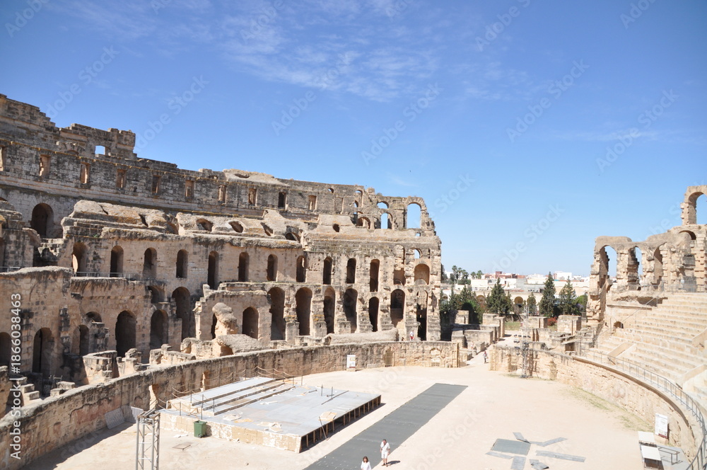 The Amphitheater of El-Djem, the second largest historic amphitheater ...