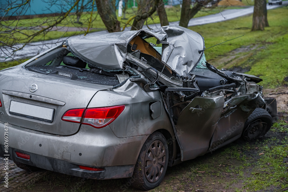 Stock-Foto „18.12.2025 - Rostov-on-Don: Cars that have been damaged ...