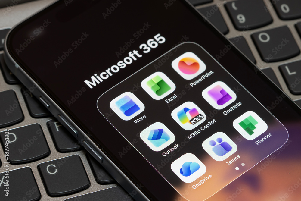 Foto de Stock Portland, OR, USA - Jan 14, 2026: Microsoft 365 apps ...