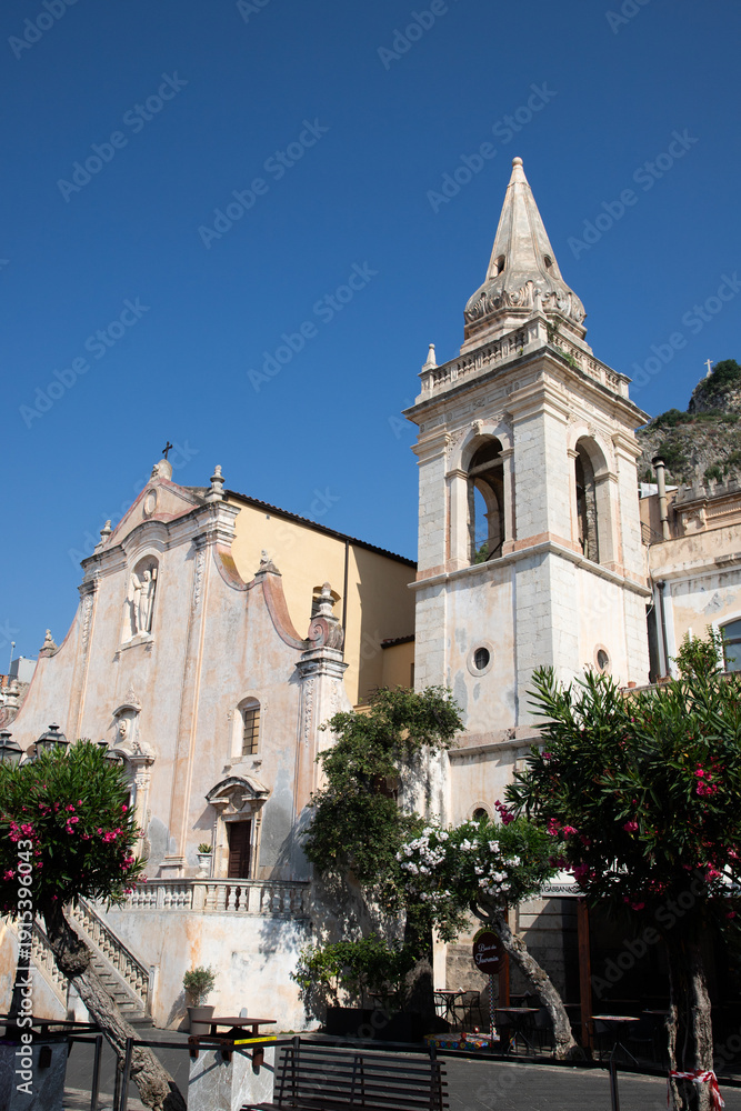Exploring the historic architecture of Taormina in Sicily with its old ...