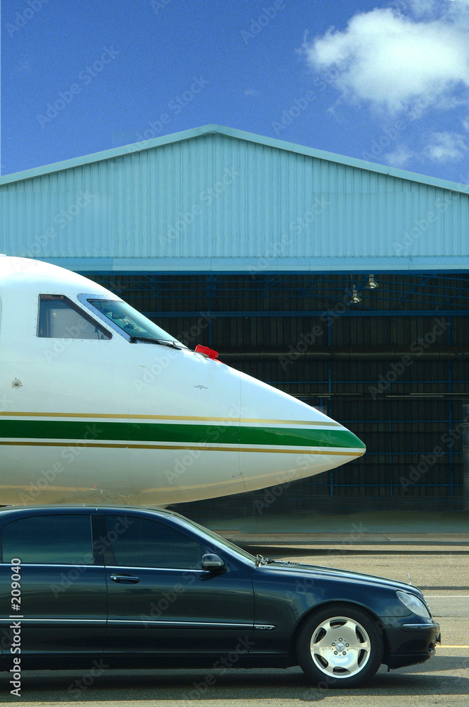 avion et voiture Stock Photo | Adobe Stock