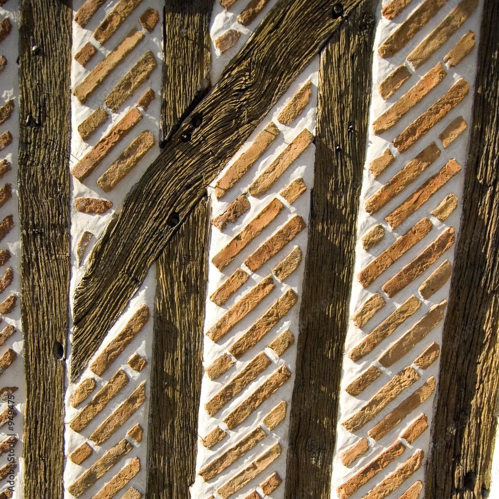 Foto de colombage; briques et poutres do Stock | Adobe Stock