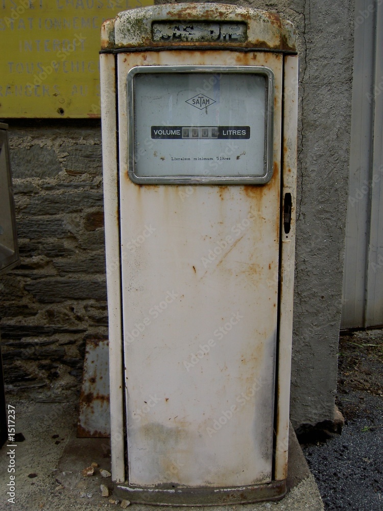 pompe a essence Stock Photo | Adobe Stock