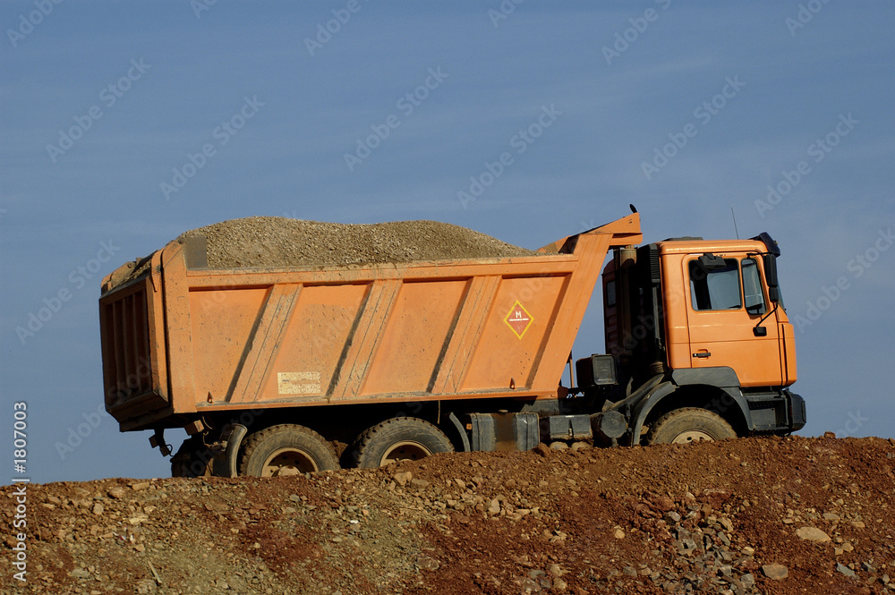 camion volquete foto de Stock | Adobe Stock