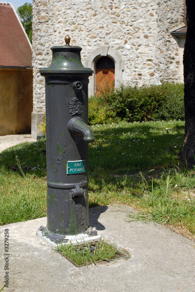 fontaine eau potable Stock Photo | Adobe Stock