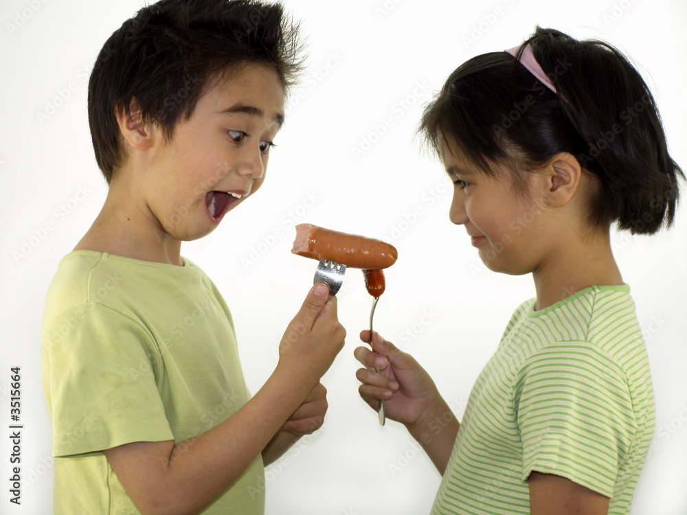 kinder beim wurst essen Stock Photo | Adobe Stock