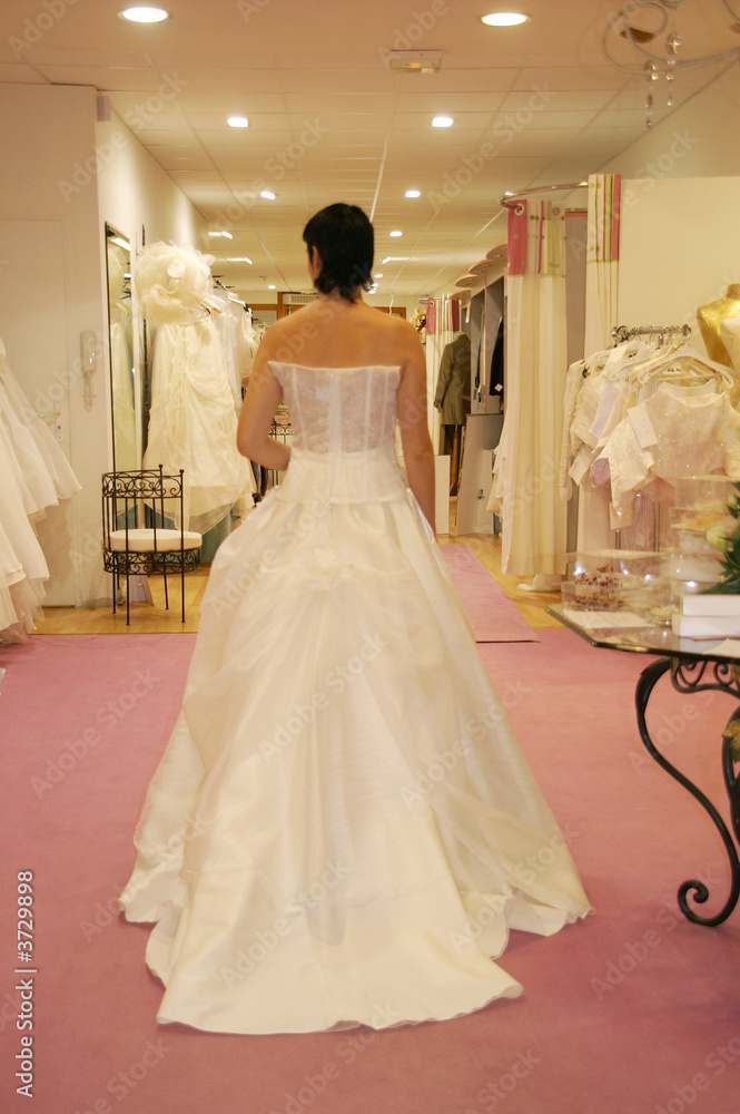 essayage de robe de mariée Stock Photo | Adobe Stock