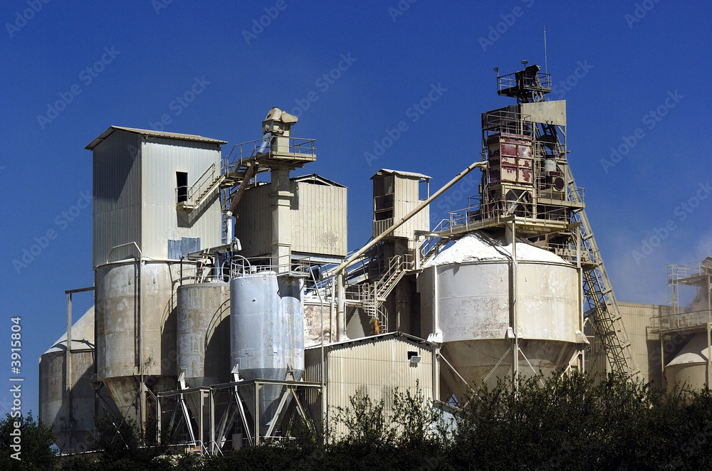 usine ou l'on fabrique du ciment Stock Photo | Adobe Stock