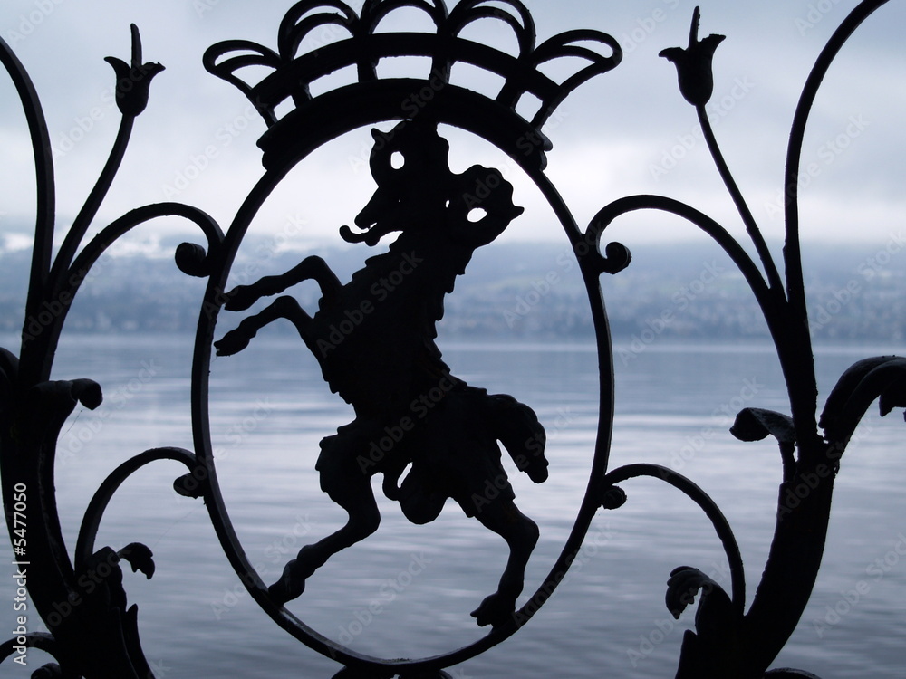 fenêtre en fer forgé Stock Photo | Adobe Stock