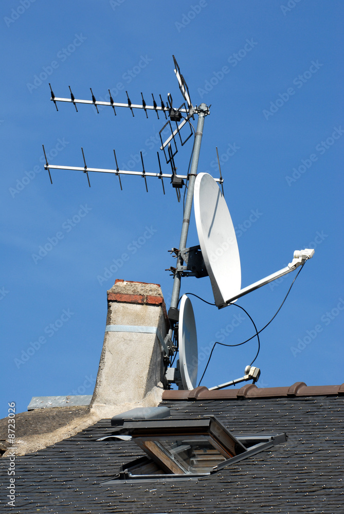 Antenne et parabole Stock Photo | Adobe Stock