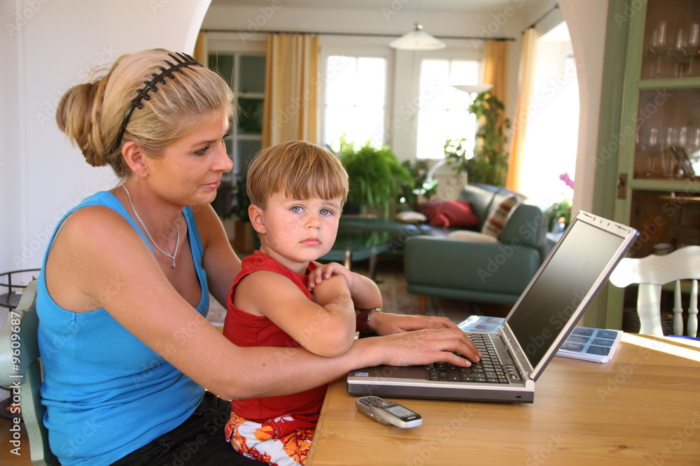 Mutter und Kind Stock-Foto | Adobe Stock