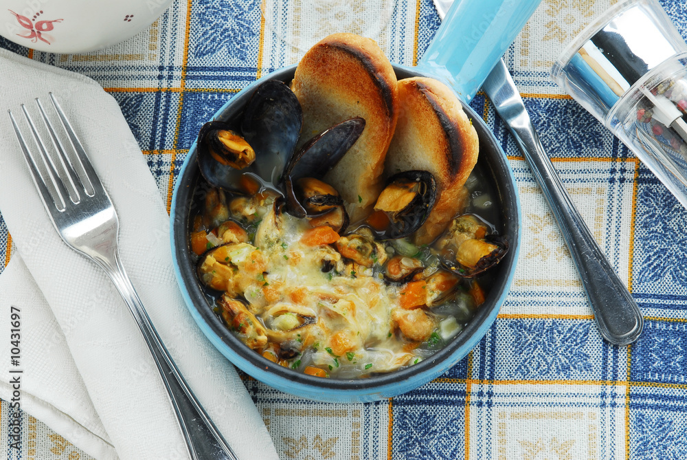 Brodo di cozze - Pedoci - Secondi di pesce Cucina Quarnero Stock Photo ...