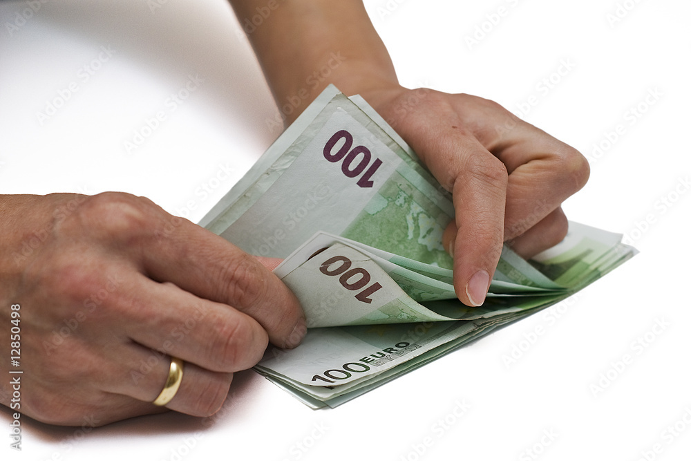 Contar dinero foto de Stock | Adobe Stock