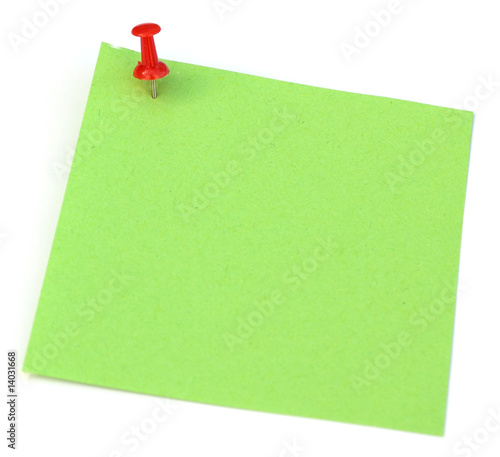 punaise signalétique sur post-it vert en papier recyclé Stock Photo ...