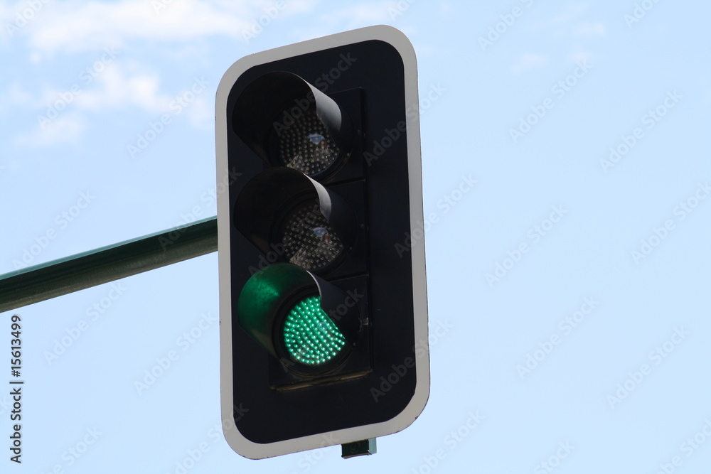 Semaforo en verde. Stock Photo | Adobe Stock
