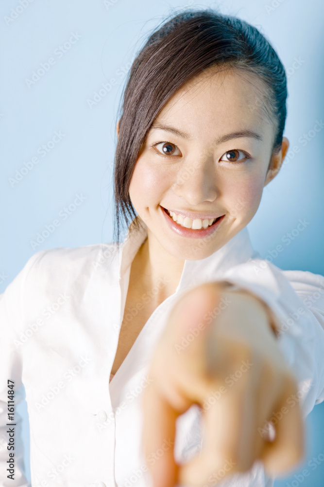 指をさしている女性 Stock 写真 Adobe Stock