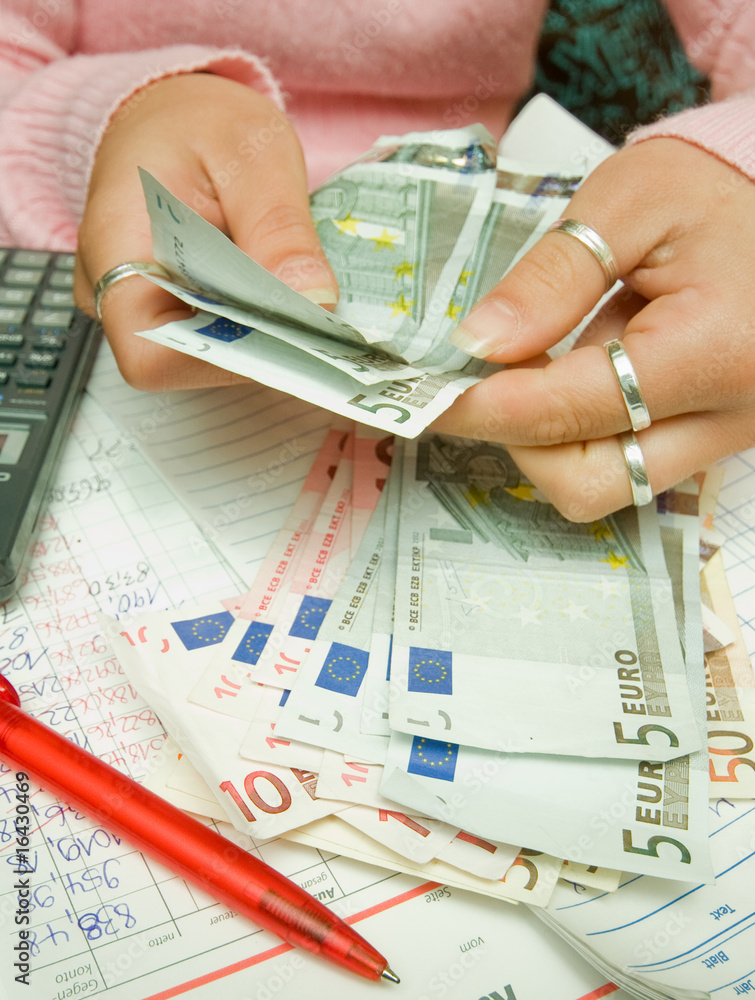 geld zählen Stock-Foto | Adobe Stock