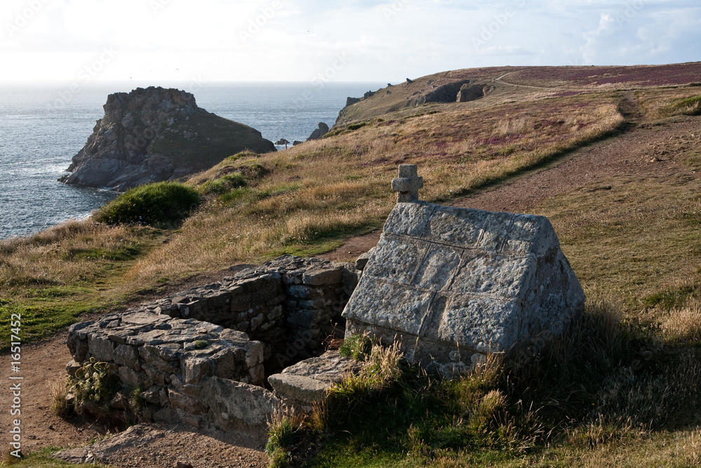 La Pointe du Van et la Chapelle Saint-They dans l'extreme ouest du ...
