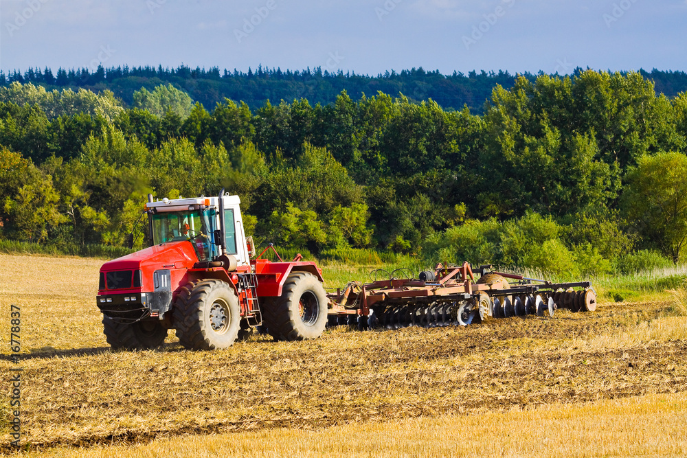 Traktor auf dem Feld Stock Photo | Adobe Stock