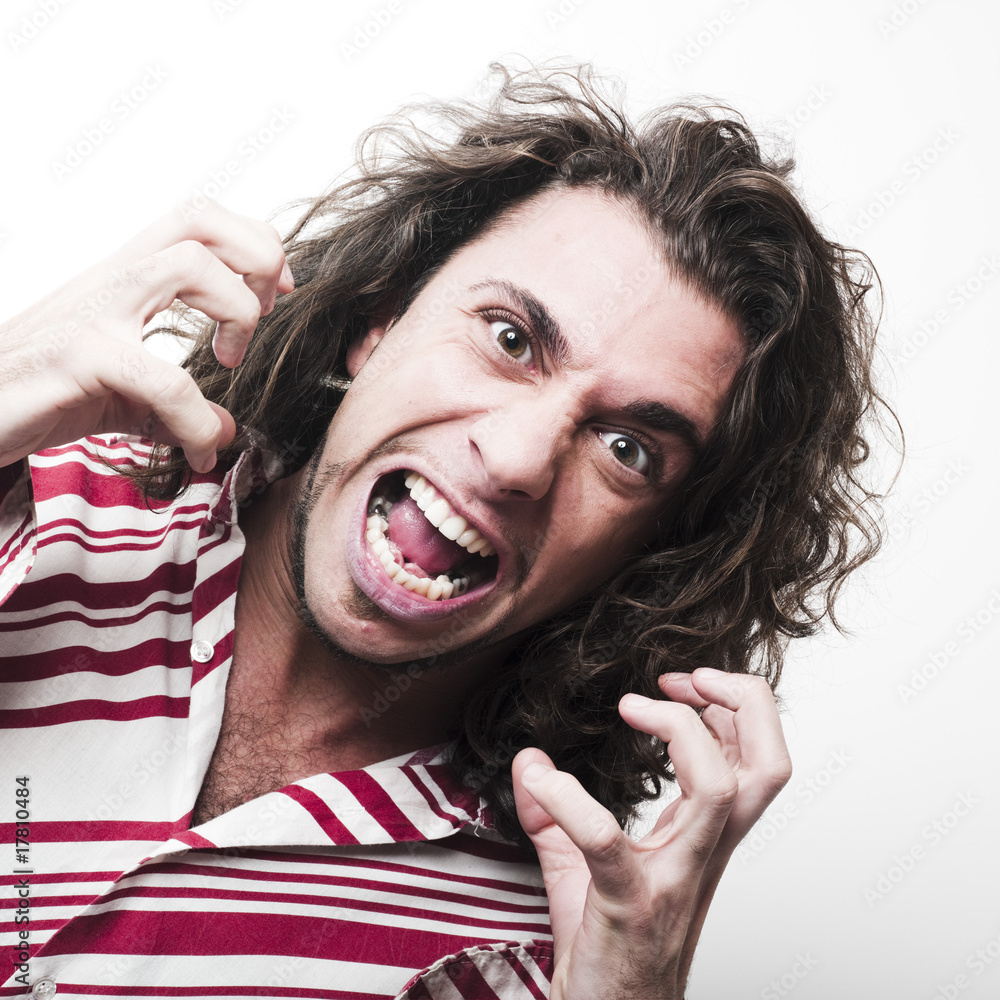 jeune homme rage agressivité fou furieux Photos | Adobe Stock