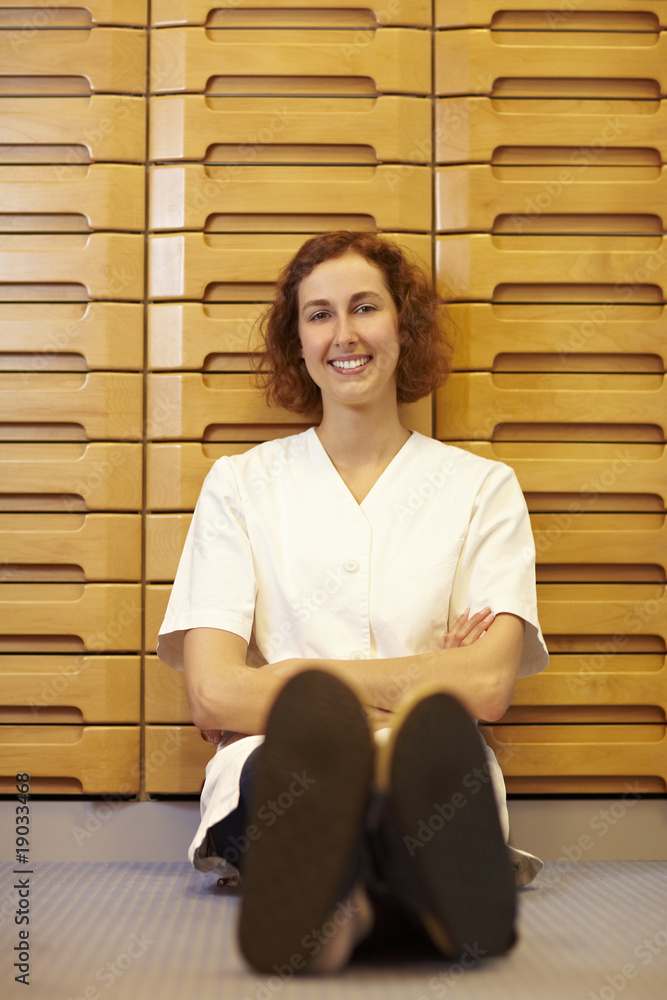 An Medizinschrank lehnen Stock Photo | Adobe Stock